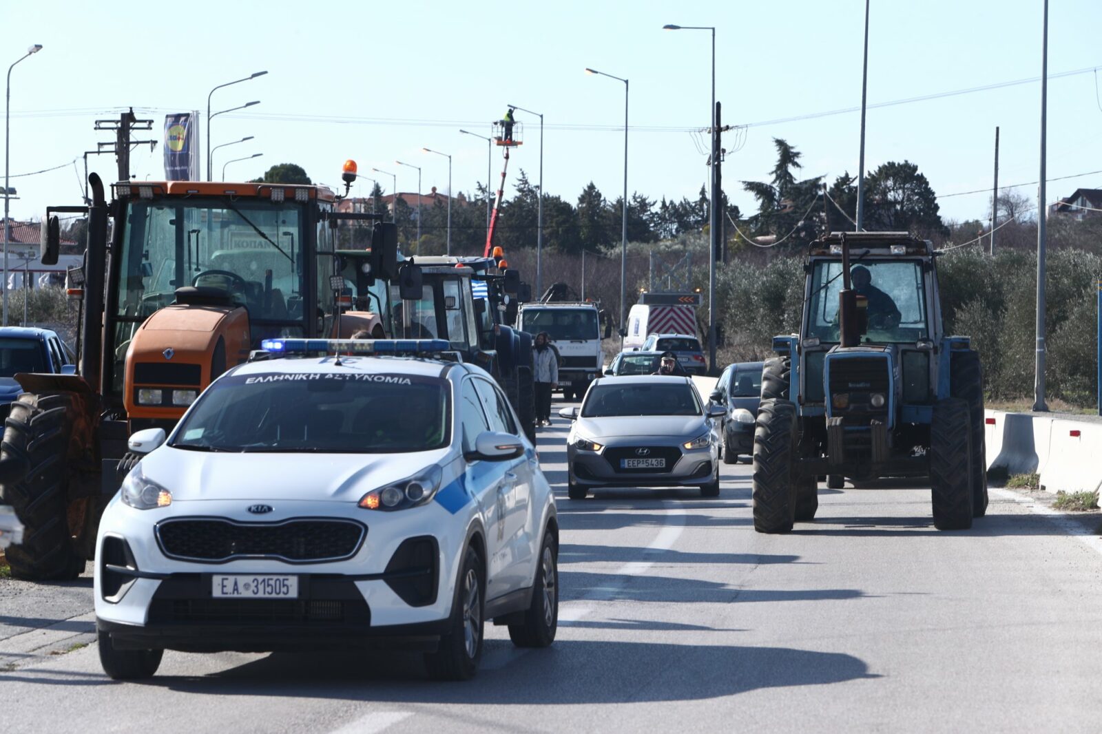 Στους δρόμους με τα τρακτέρ και οι αγρότες της Θεσσαλονίκης - Εφημερίδα ...